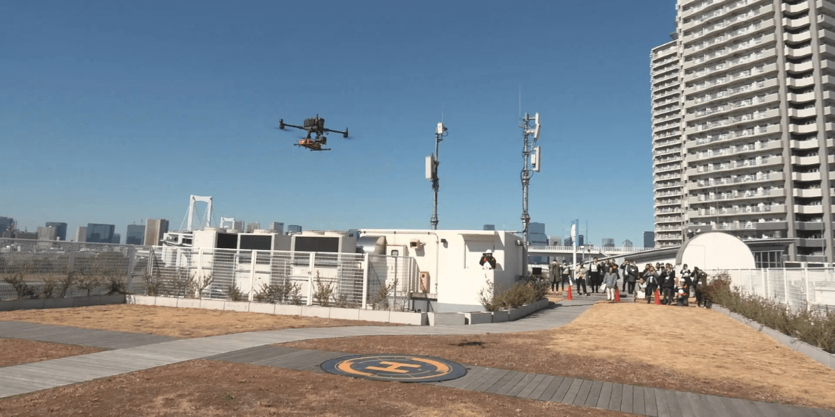 東京湾で初！ドローンのレベル3.5飛行で物資輸送を実施 - ハミングバード | DroneWiki